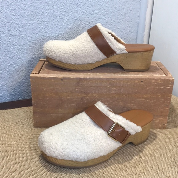 Universal Thread | Shoes | Universal Thread Sherpa Clogs | Poshmark